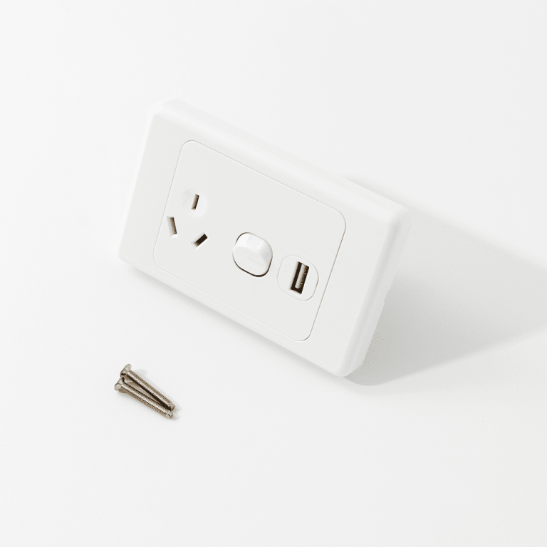 250V Single Socket Wall Power Point with USB | OlaneElectronics